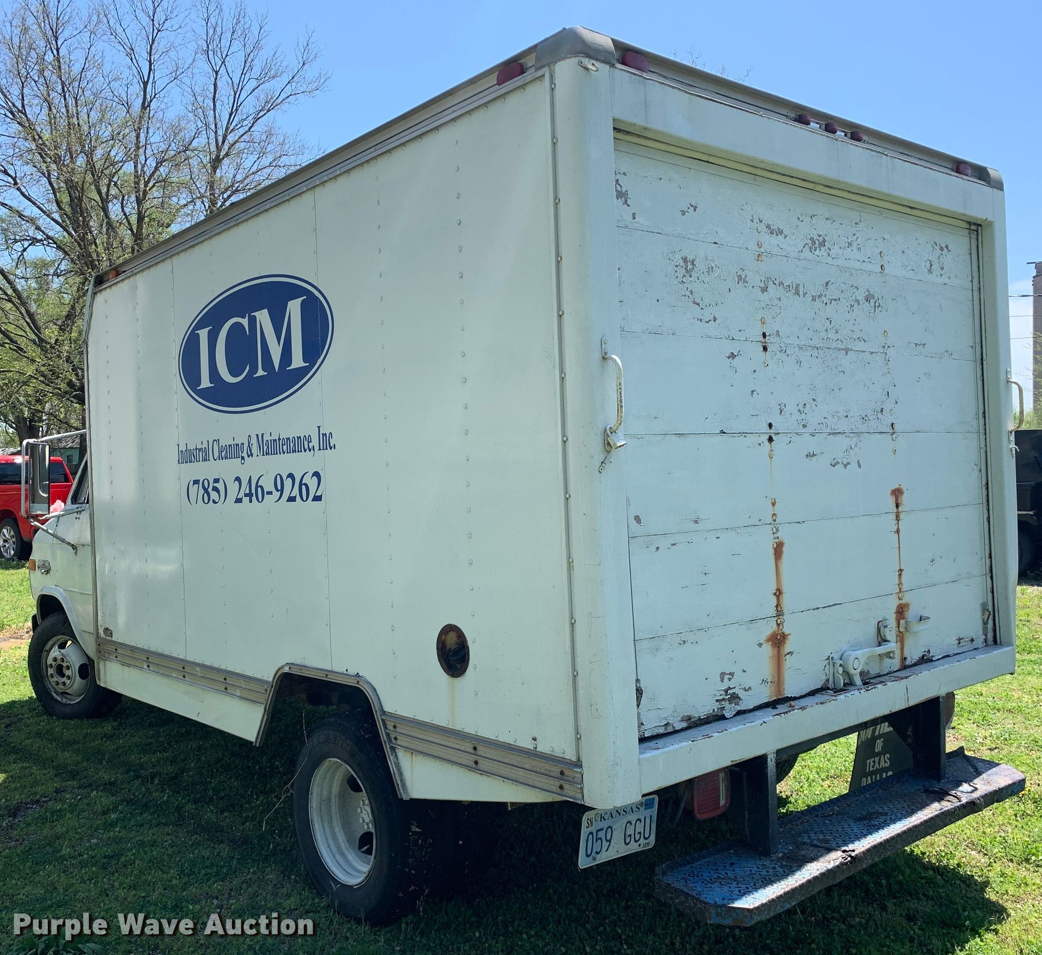 1987 Chevrolet G30 box truck in Topeka, KS | Item GY9107 sold | Purple Wave