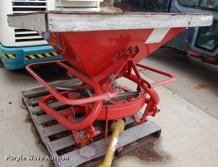 Lely spreader in Manhattan, KS | Item FD9921 sold | Purple Wave
