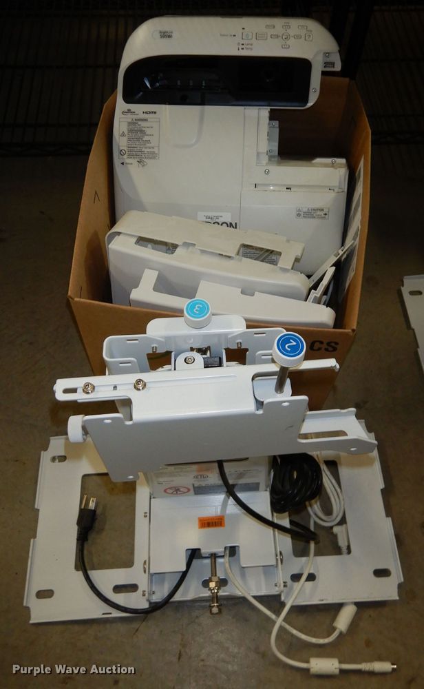 Epson Brightlink 595wi projector in Paola, KS | Item GH9837 sold ...