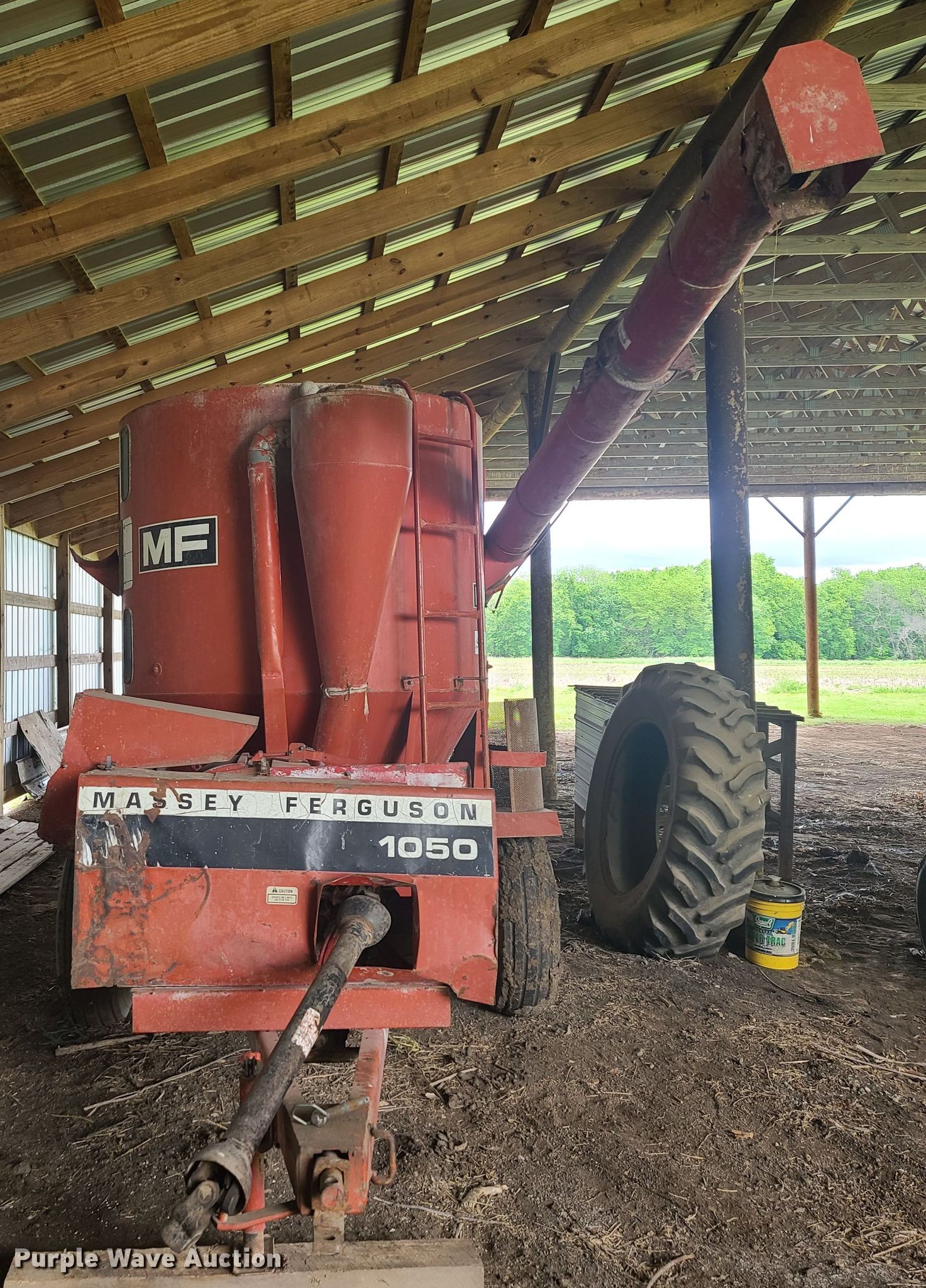 Massey-Ferguson 1050 feed mixer/grinder in Centerville, KS | Item ...