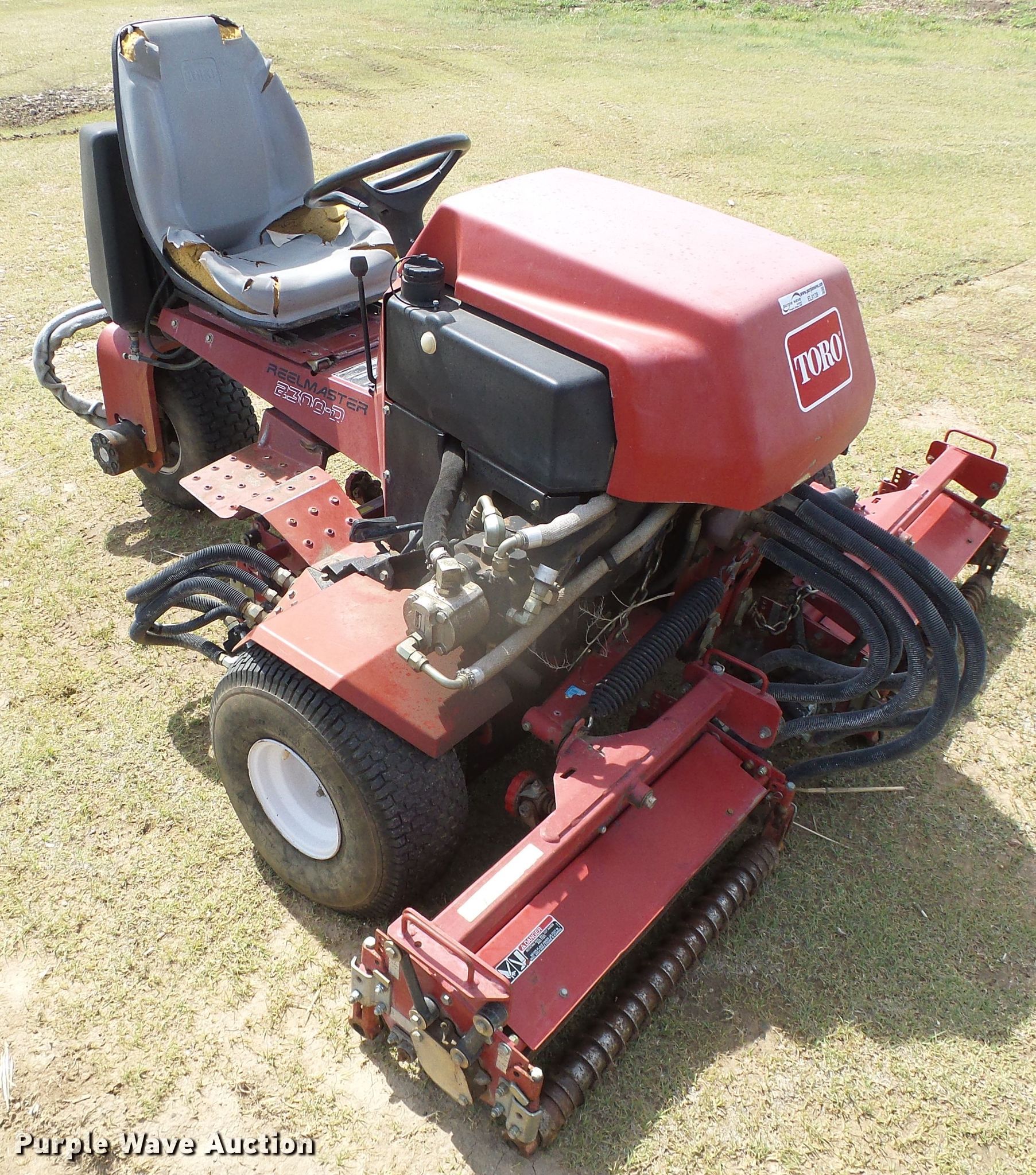 Toro 2300D ZTR lawn mower in Moscow, KS | Item EL9139 sold | Purple Wave