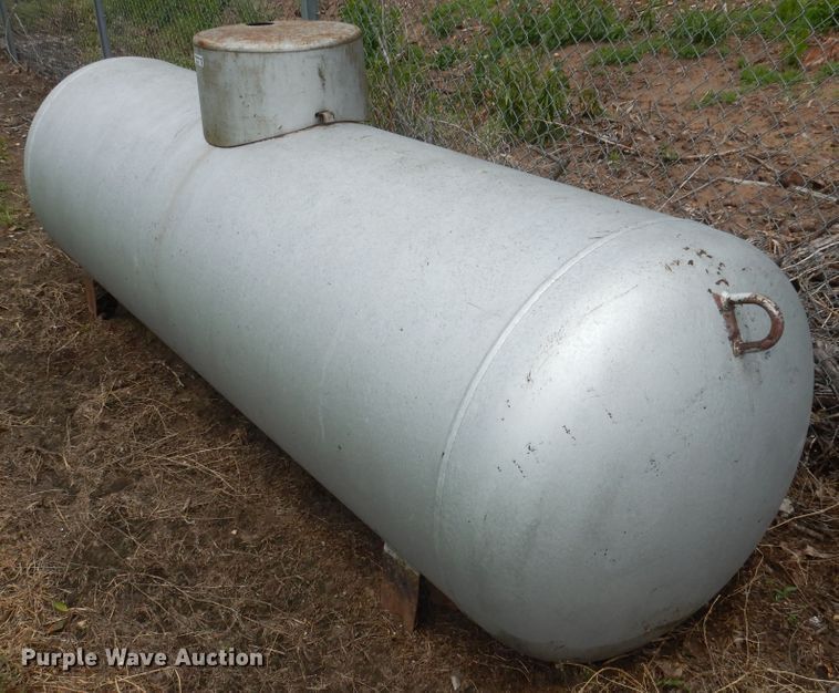 1952 propane tank in Burlington, OK | Item GE9482 sold | Purple Wave