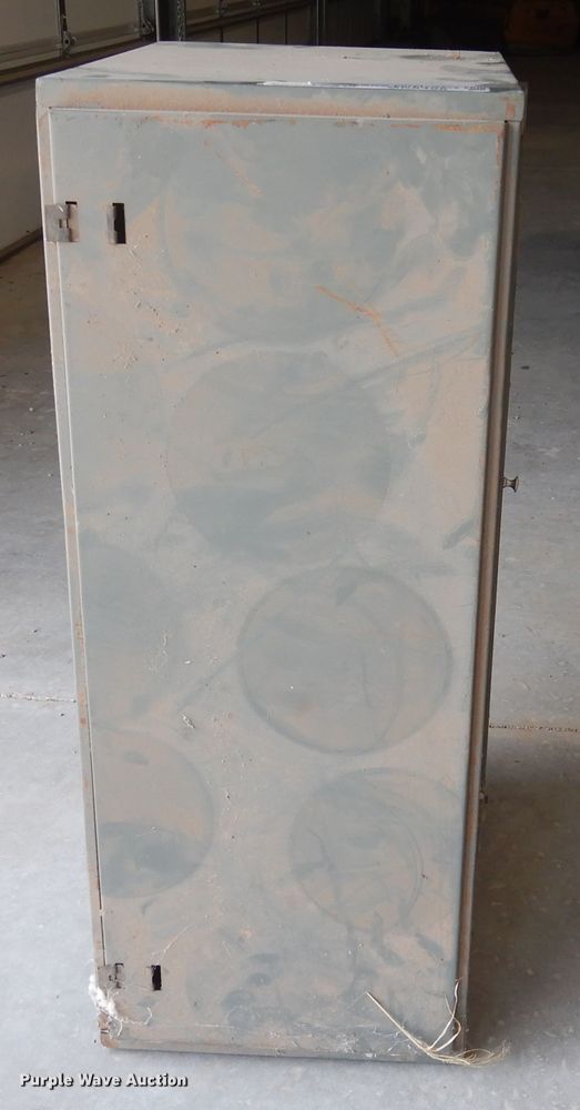 Storage box in Lawton, OK | Item GE9498 sold | Purple Wave