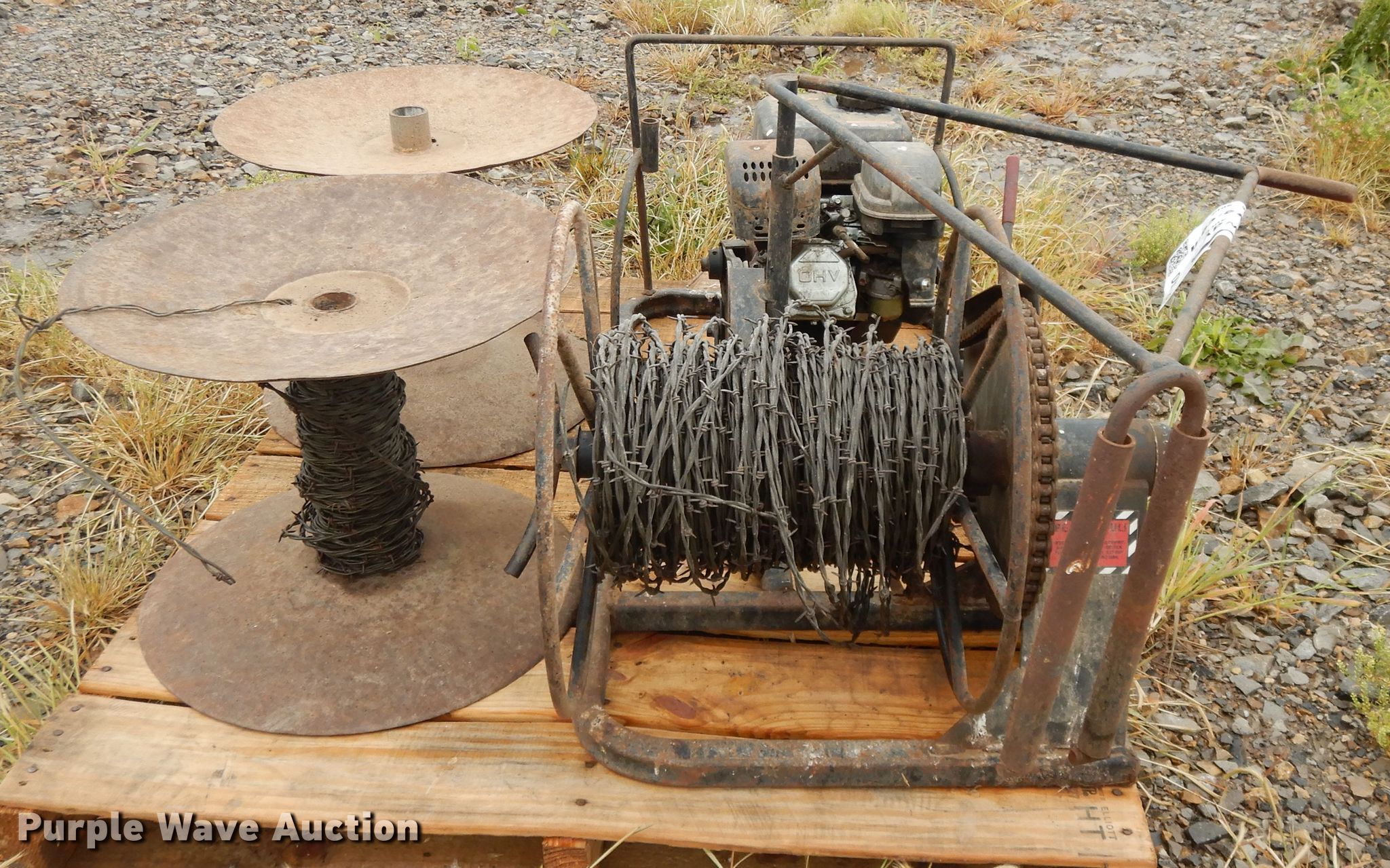 Ez Roll 2 wire roller in Pawhuska, OK | Item DE5682 sold | Purple Wave