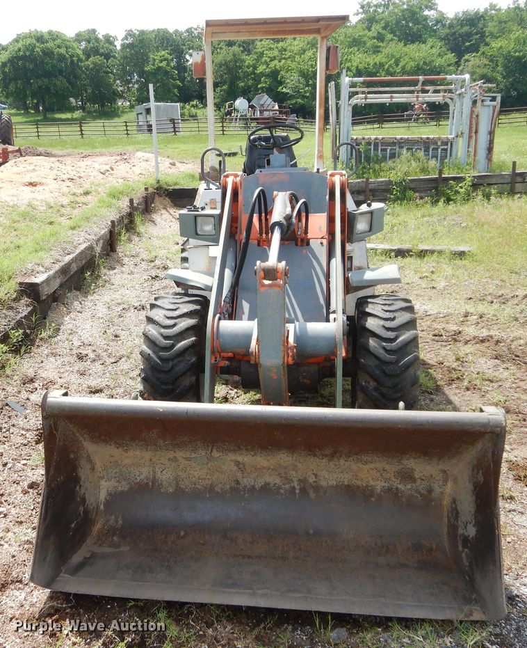 1986 Kubota R400 wheel loader in Jones, OK | Item HS9595 sold | Purple Wave
