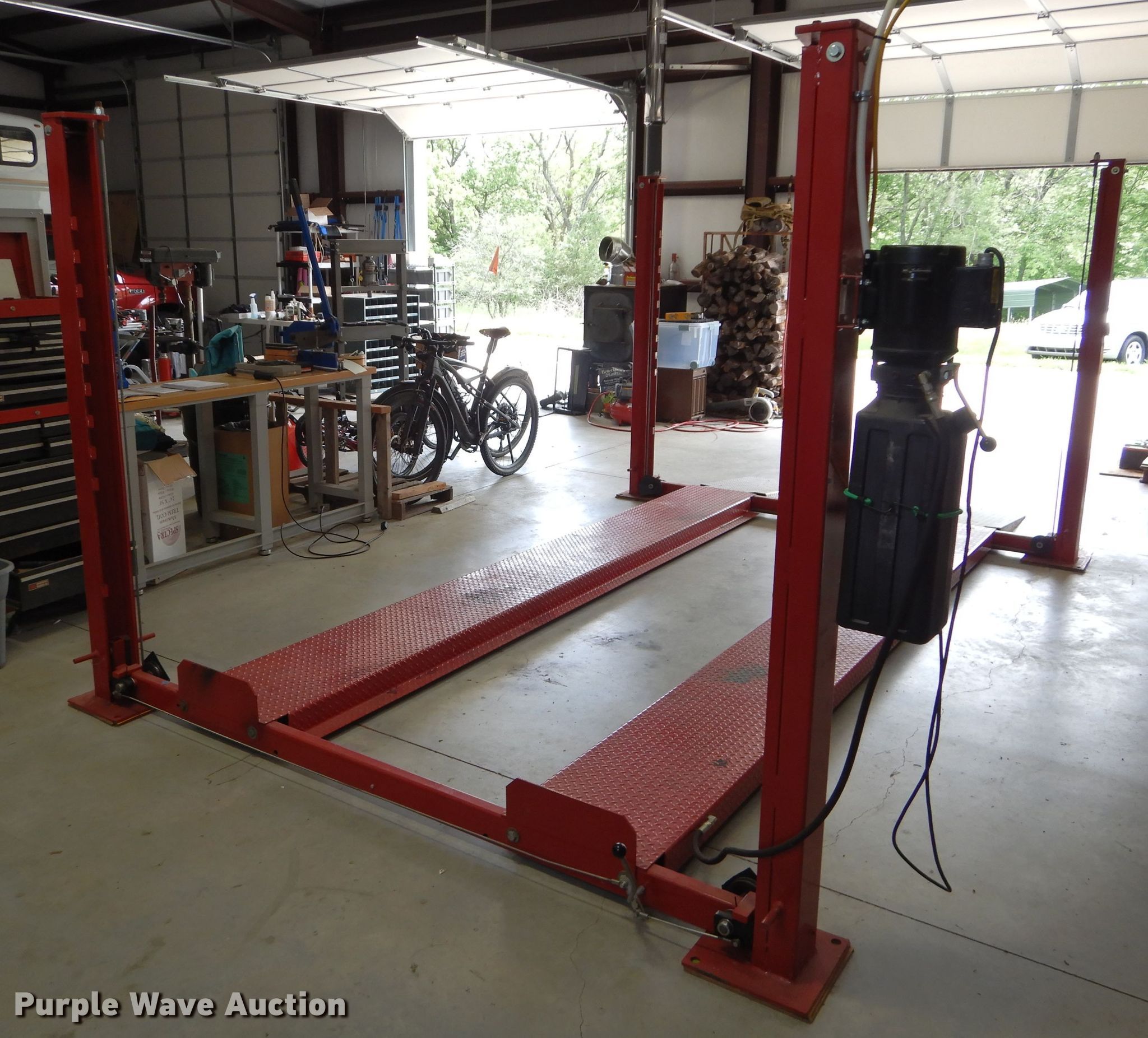 Superior SR-7H four post lift in Lawrence, KS | Item FY9133 sold ...