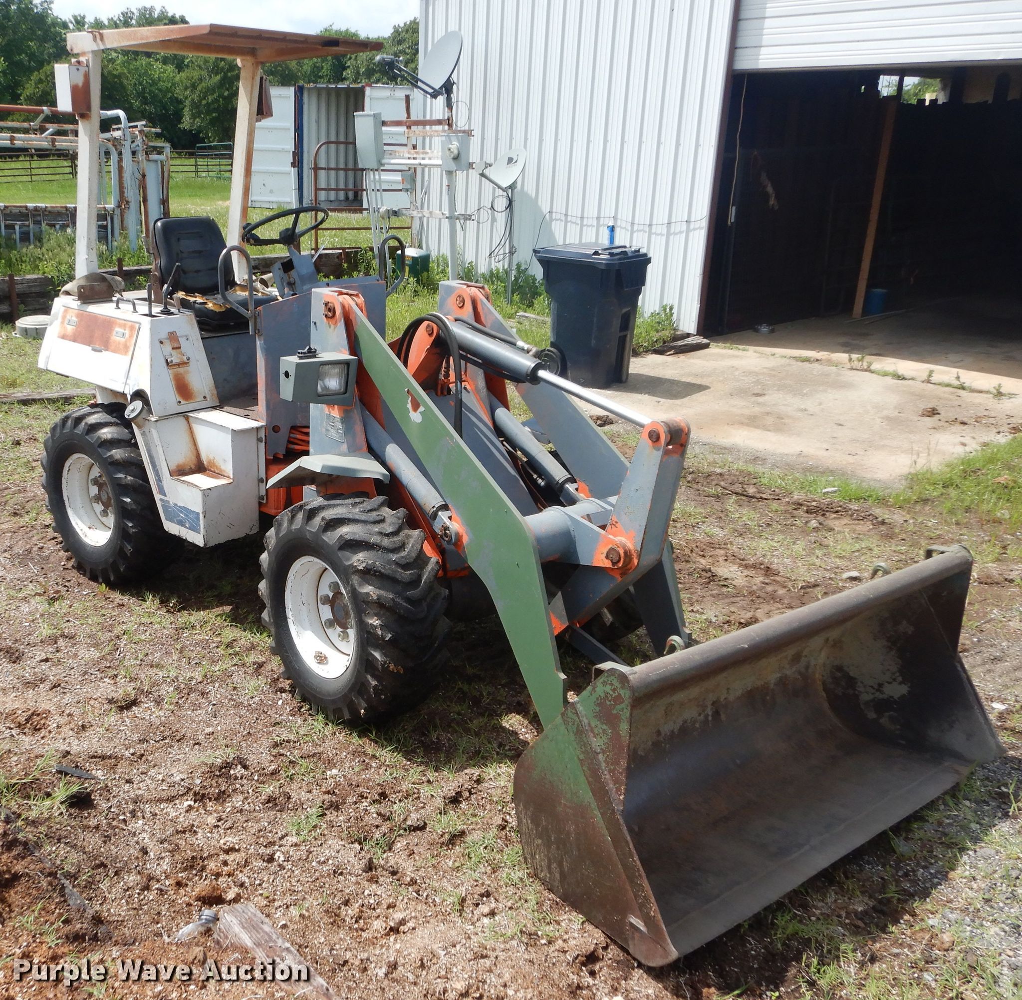 1986 Kubota R400 wheel loader in Jones, OK | Item HS9595 sold | Purple Wave