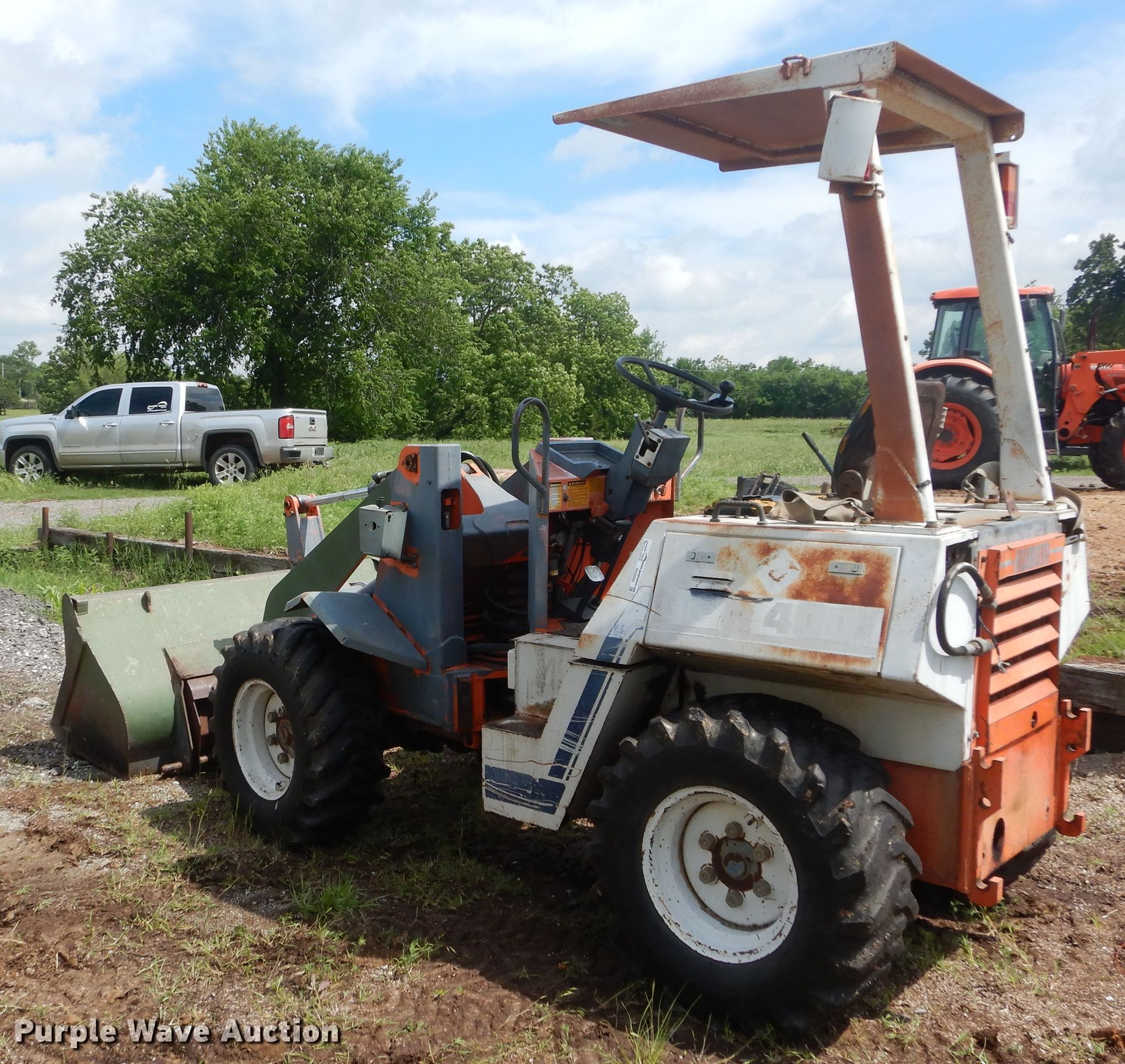1986 Kubota R400 wheel loader in Jones, OK | Item HS9595 sold | Purple Wave