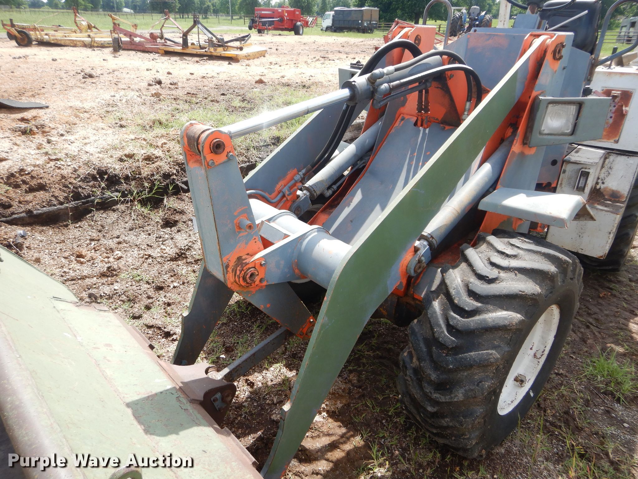1986 Kubota R400 wheel loader in Jones, OK | Item HS9595 sold | Purple Wave