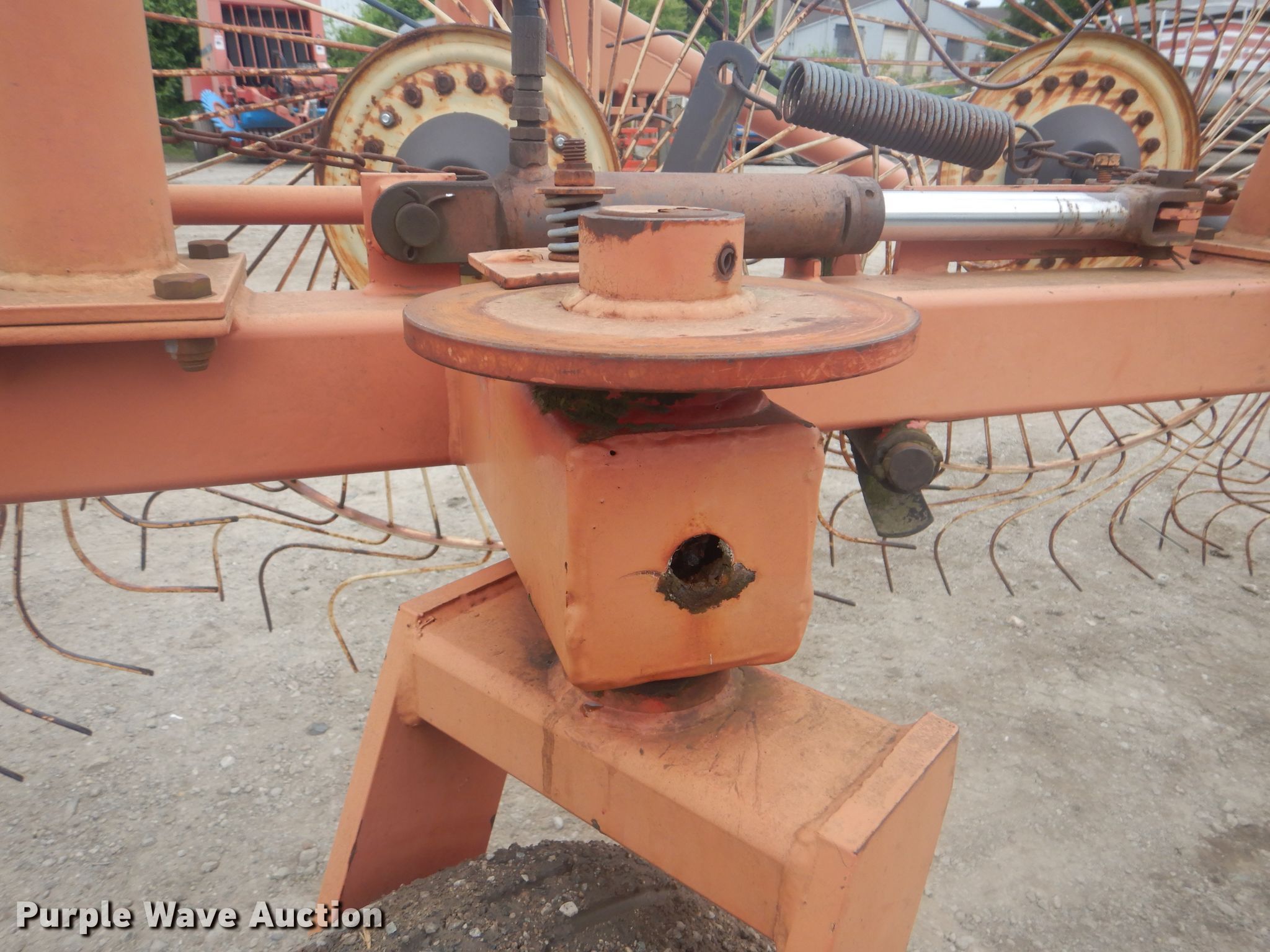 Vicon H1050 hay rake in Tulsa, OK | Item GY9926 sold | Purple Wave