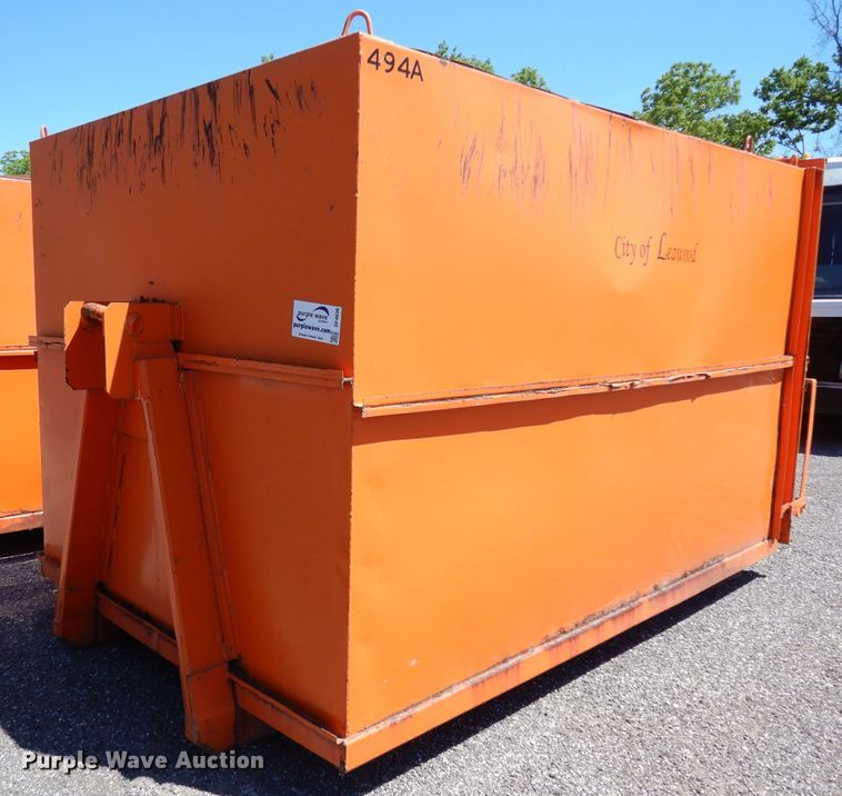 Leaf/debris box in Leawood, KS | Item DF4036 sold | Purple Wave