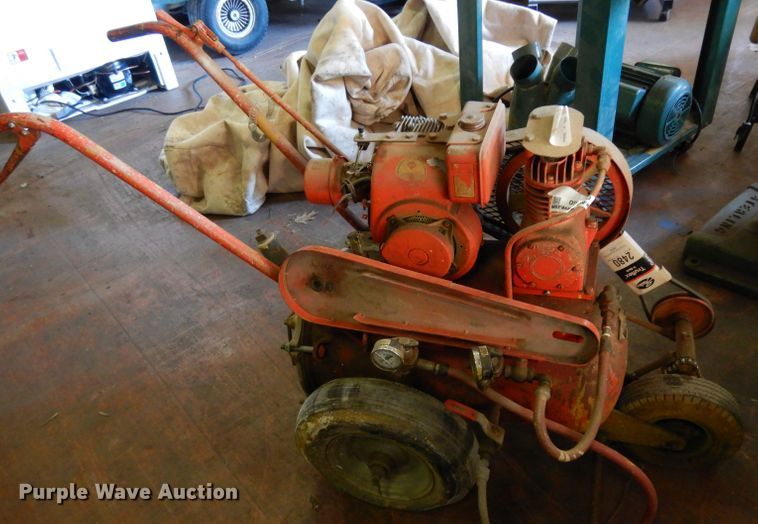 MB paint striper in Topeka, KS | Item GH9860 sold | Purple Wave