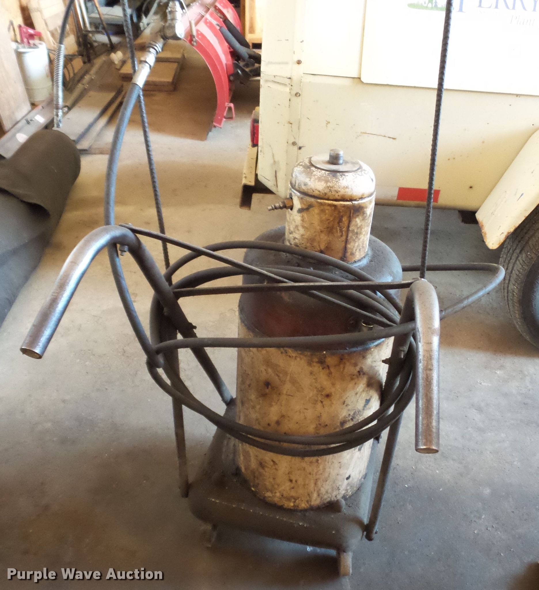 ARO grease gun in Perryville, MO | Item DH3763 sold | Purple Wave