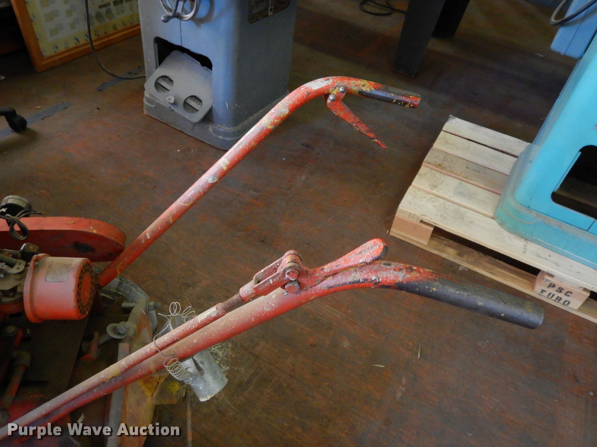 MB paint striper in Topeka, KS | Item GH9860 sold | Purple Wave