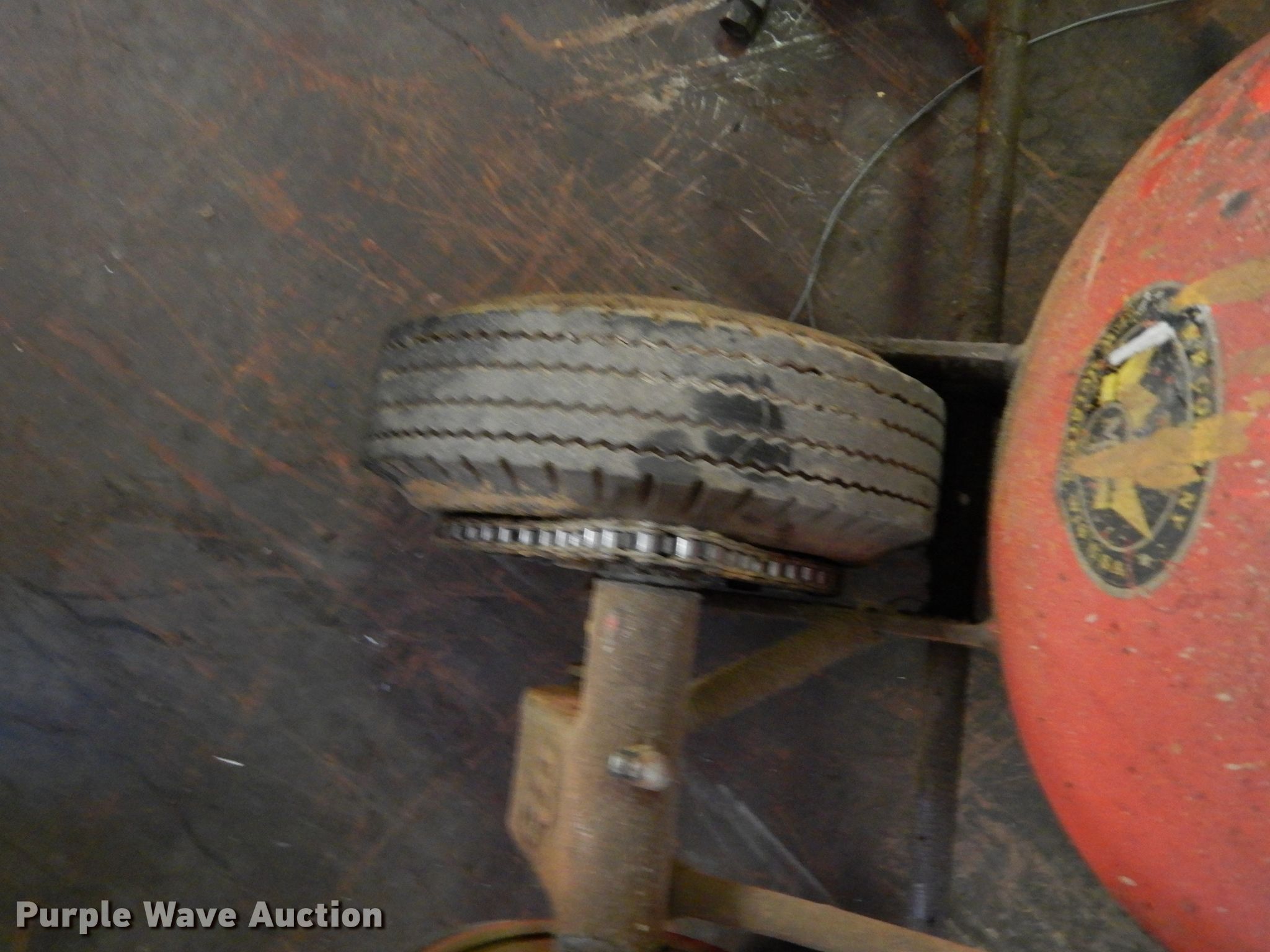 MB paint striper in Topeka, KS | Item GH9860 sold | Purple Wave