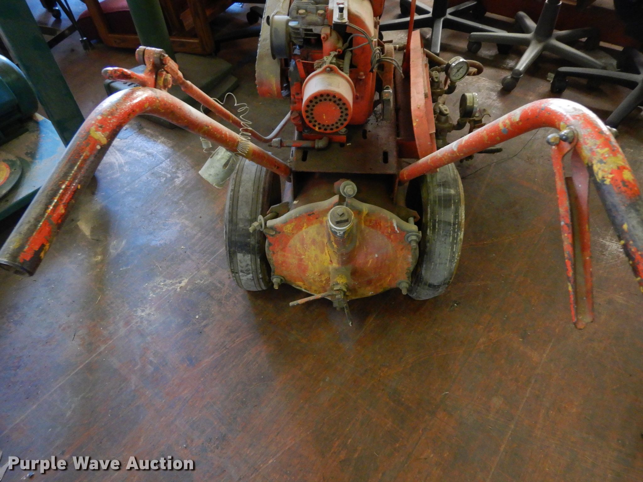 MB paint striper in Topeka, KS | Item GH9860 sold | Purple Wave