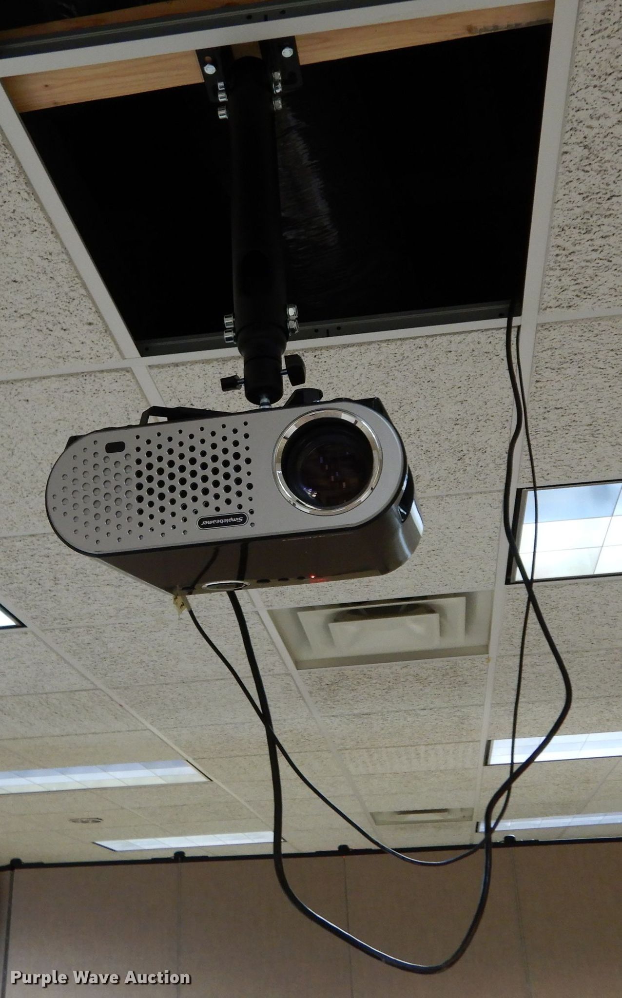 Cibest projector in Tonganoxie, KS | Item GH9976 for sale | Purple Wave