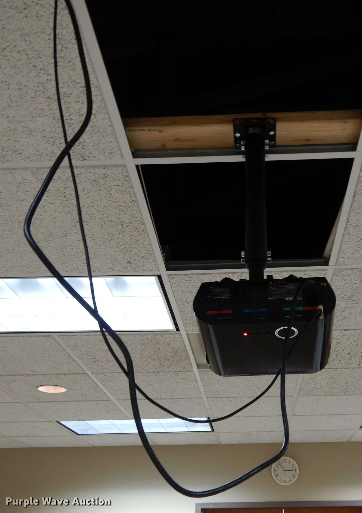 Cibest projector in Tonganoxie, KS | Item GH9976 for sale | Purple Wave