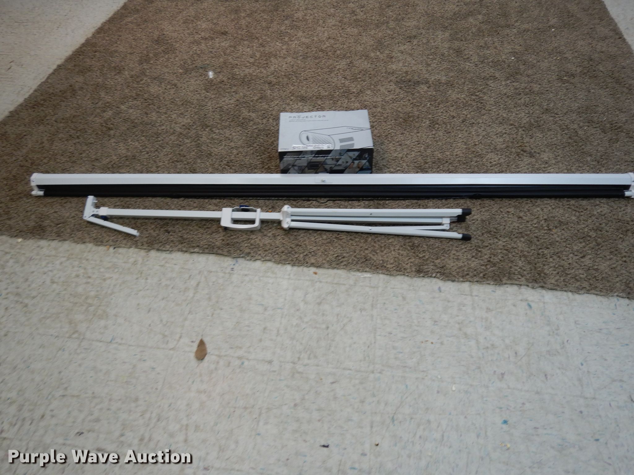 Cibest projector in Tonganoxie, KS | Item GH9976 for sale | Purple Wave