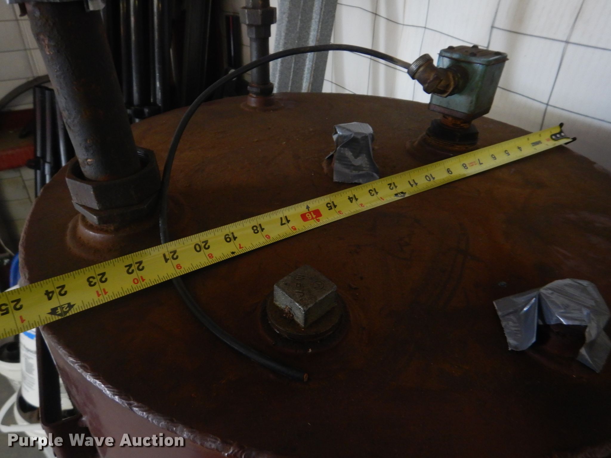 Fuel tank in Hays, KS | Item GO9211 sold | Purple Wave