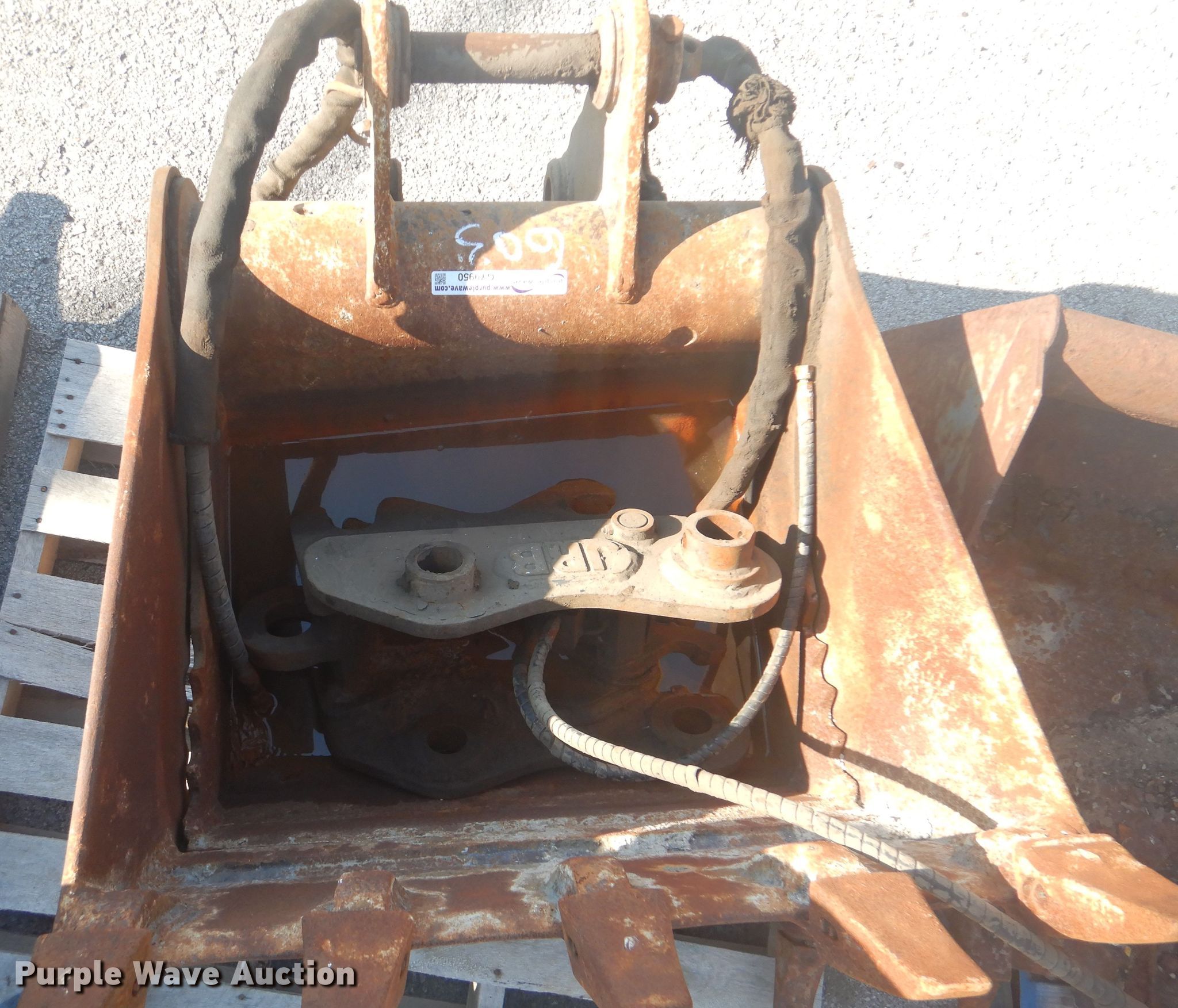 Helac clamshell bucket in Tulsa, OK | Item GY9950 sold | Purple Wave