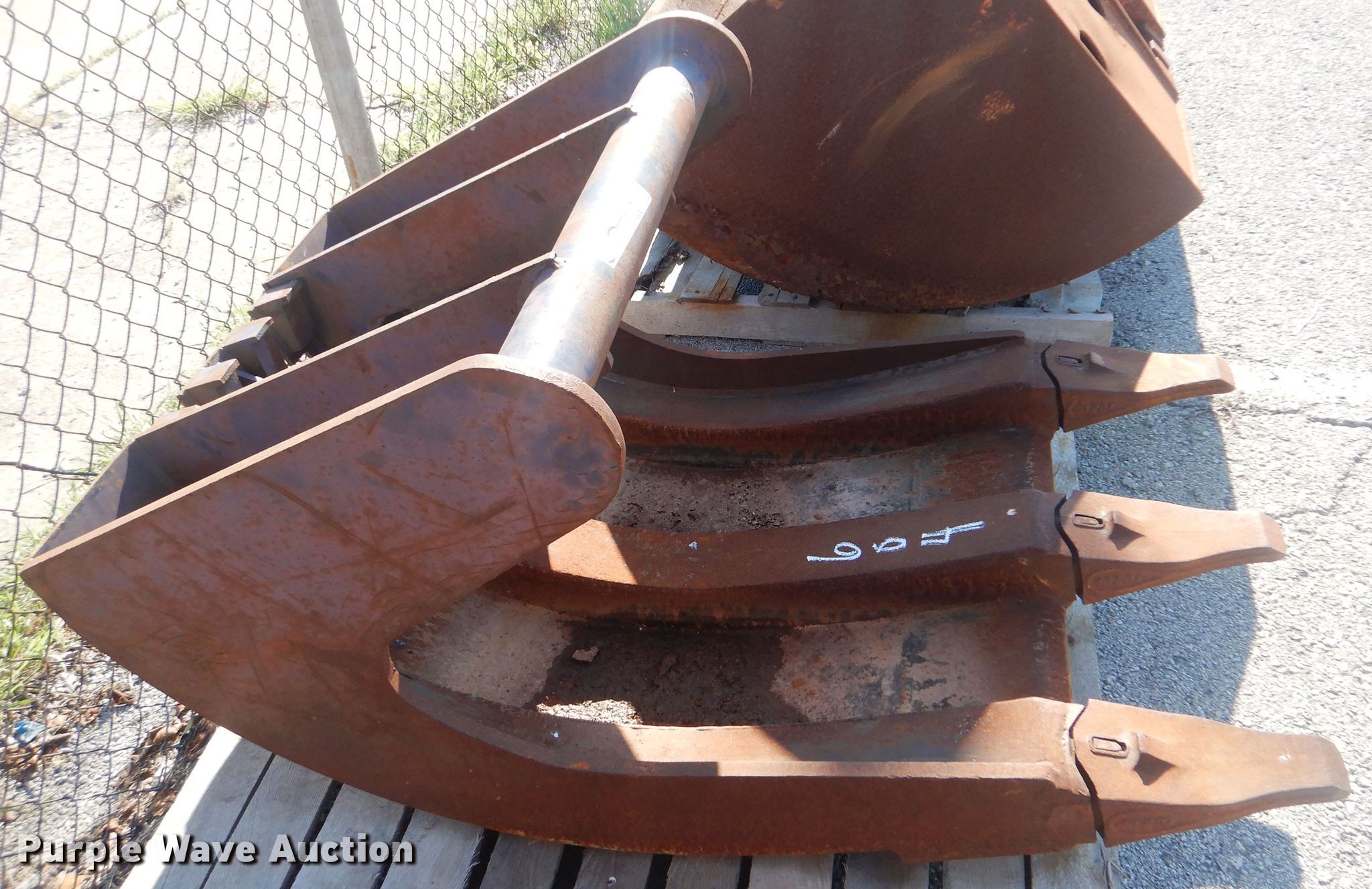 30"W pavement removal bucket in Tulsa, OK | Item GY9951 sold | Purple Wave