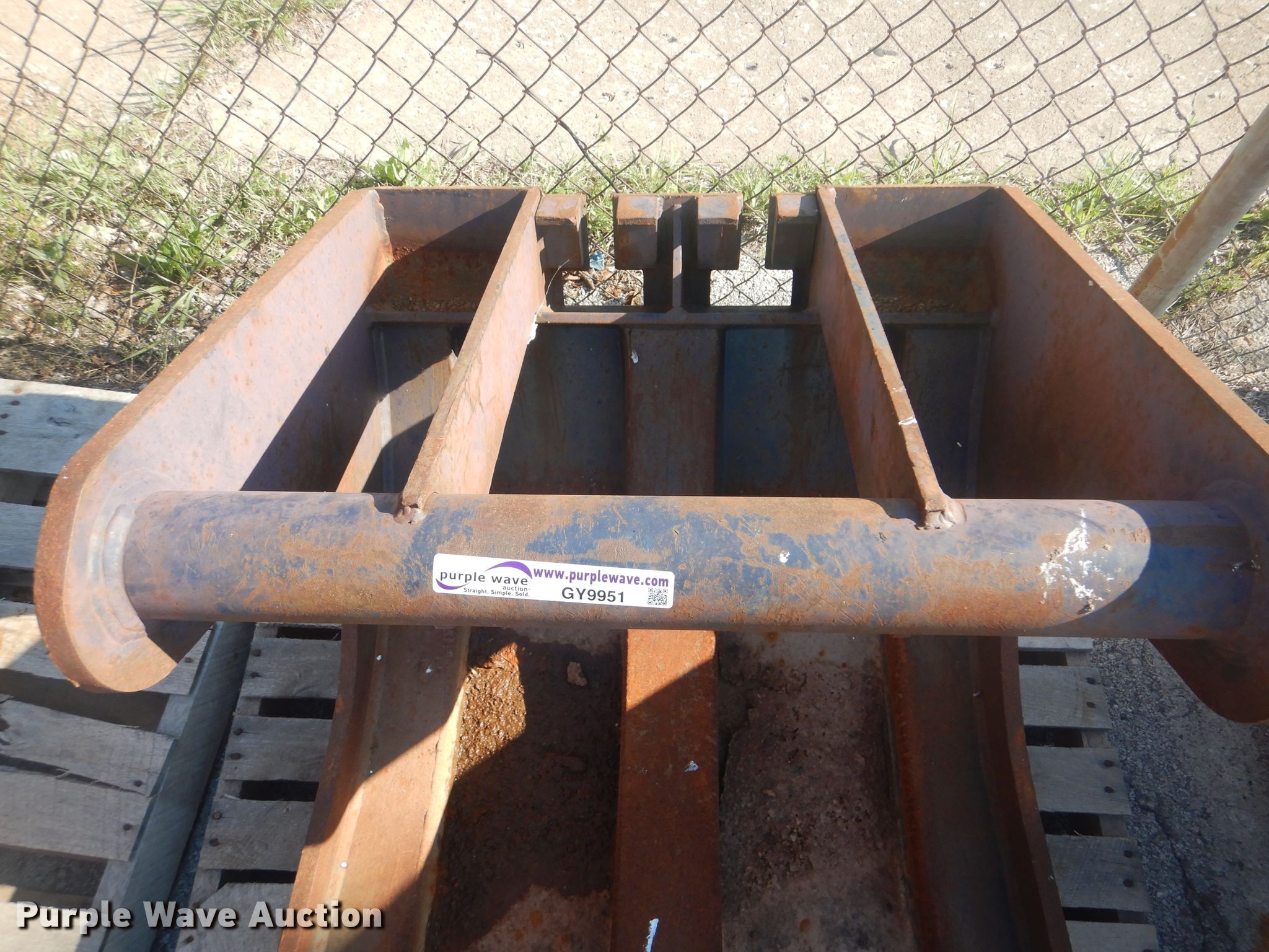 30"W pavement removal bucket in Tulsa, OK | Item GY9951 sold | Purple Wave