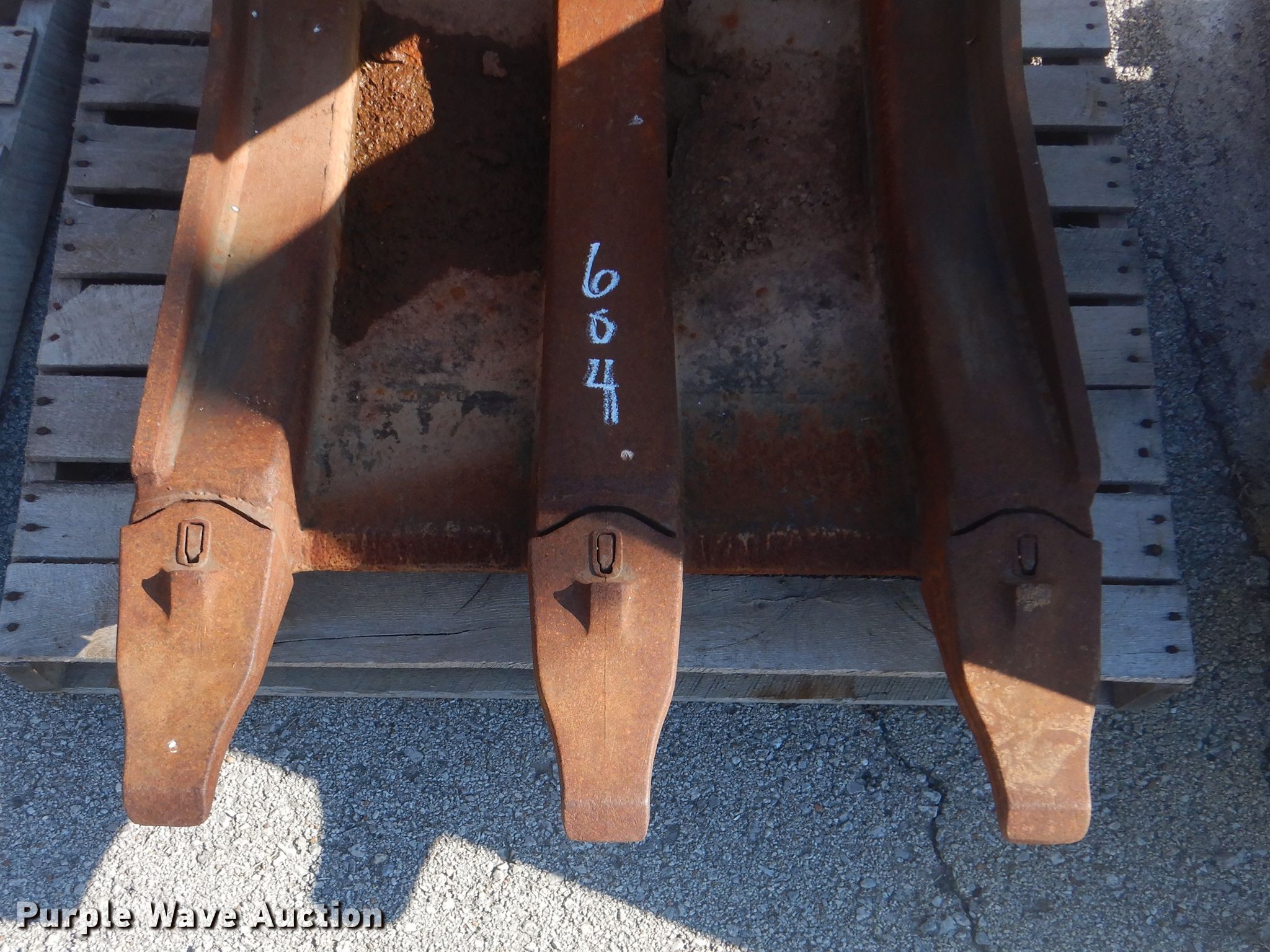 30"W pavement removal bucket in Tulsa, OK | Item GY9951 sold | Purple Wave