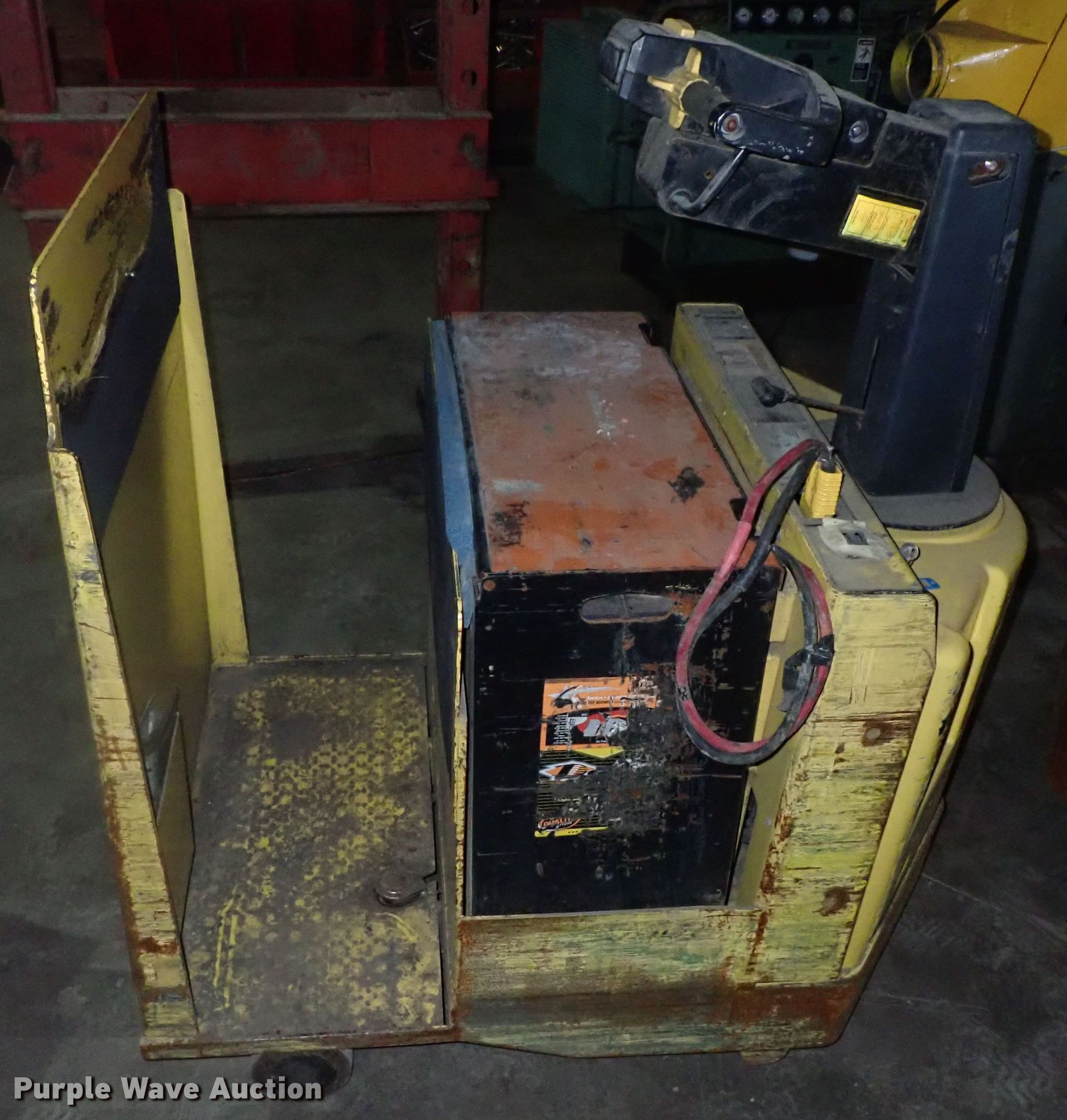 Hyster T5XT tug in Wichita, KS | Item GX9524 sold | Purple Wave