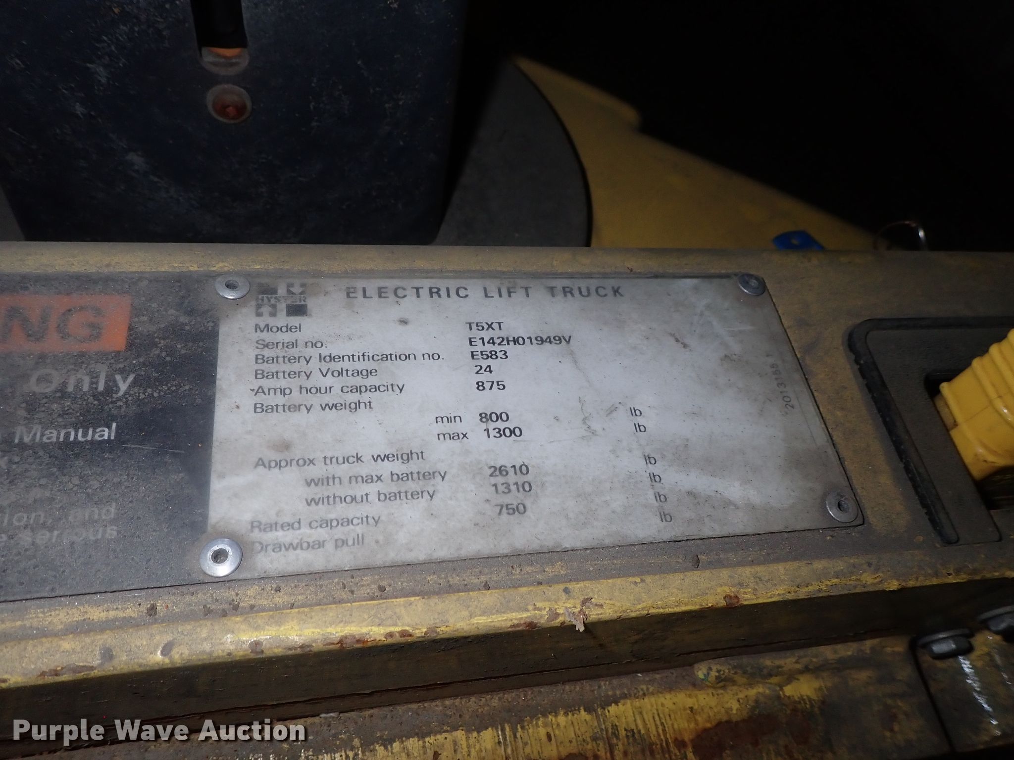 Hyster T5XT tug in Wichita, KS | Item GX9524 sold | Purple Wave