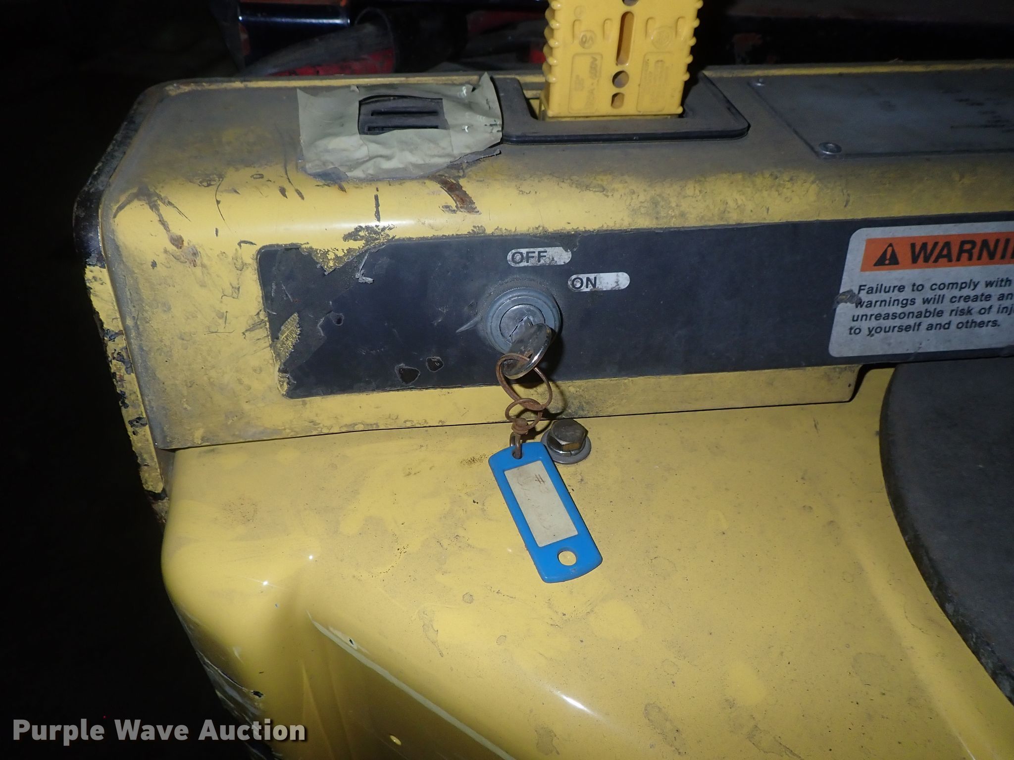Hyster T5XT tug in Wichita, KS | Item GX9524 sold | Purple Wave