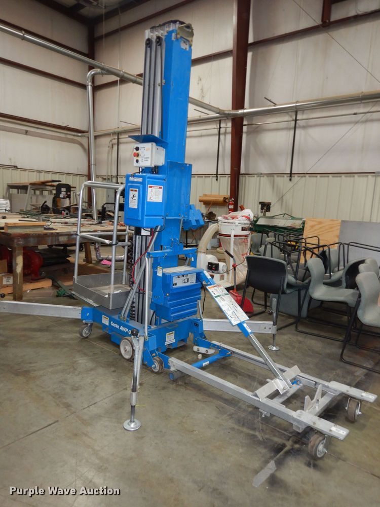 Genie AWP-36S vertical lift in Olathe, KS | Item HV9319 sold | Purple Wave