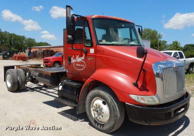 2006 International 8600 truck cab and chassis in Kansas City, KS | Item ...