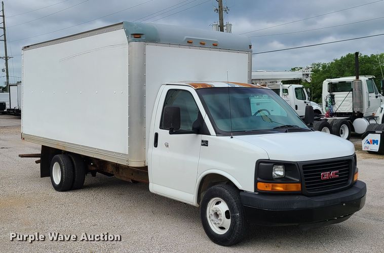 2004 GMC Savana G3500 box truck in Grandview, MO | Item GT9151 sold ...