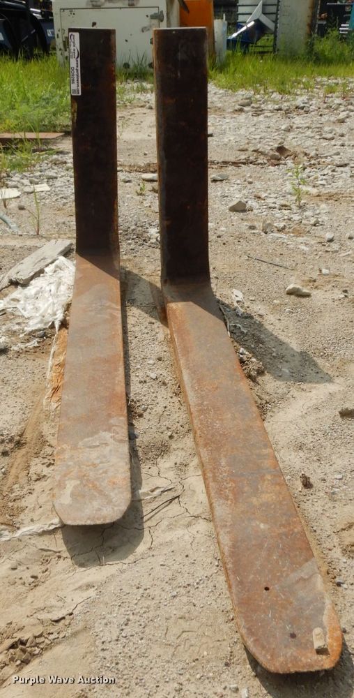 Kenhar pallet forks in Omaha, NE | Item DO9286 sold | Purple Wave