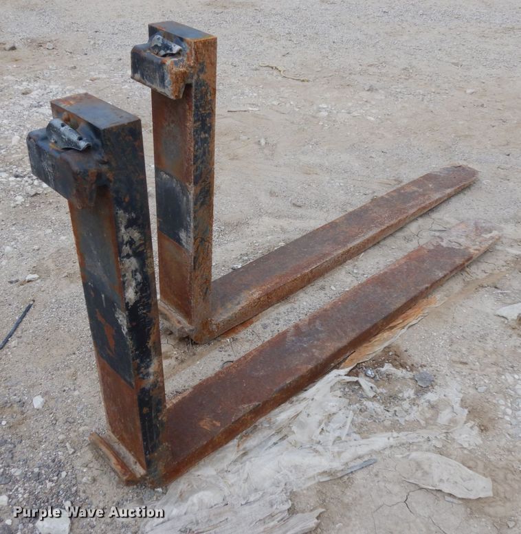 Kenhar pallet forks in Omaha, NE | Item DO9286 sold | Purple Wave