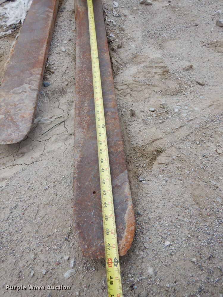 Kenhar pallet forks in Omaha, NE | Item DO9286 sold | Purple Wave