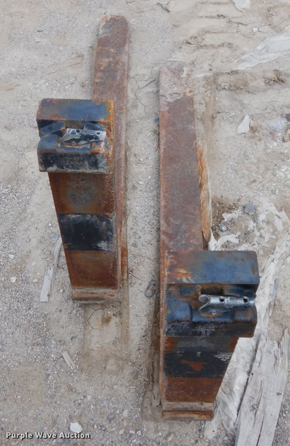 Kenhar pallet forks in Omaha, NE | Item DO9286 sold | Purple Wave