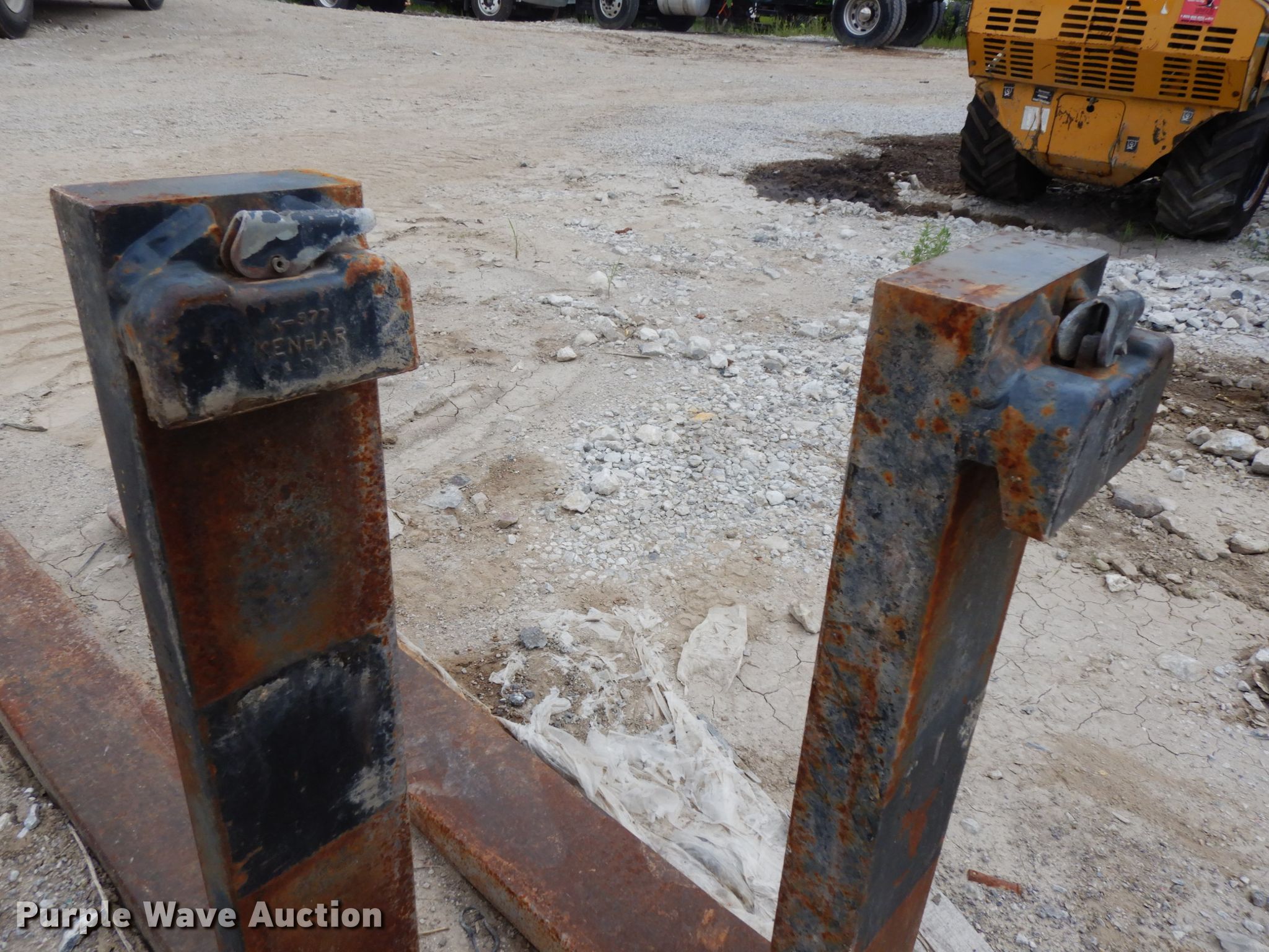 Kenhar pallet forks in Omaha, NE | Item DO9286 sold | Purple Wave