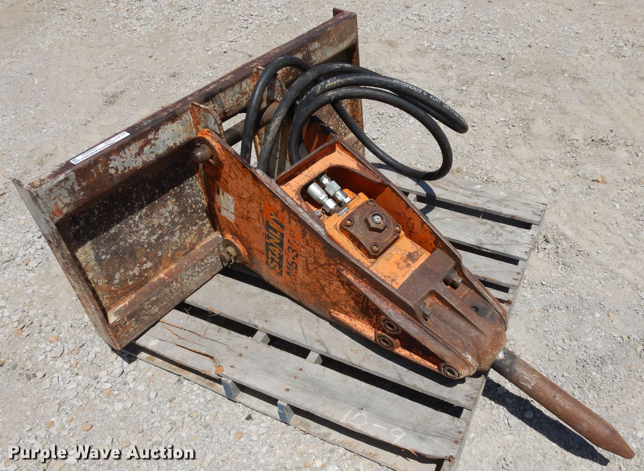 Stanley MB350 skid steer hammer in Tonganoxie, KS | Item HA9267 sold ...