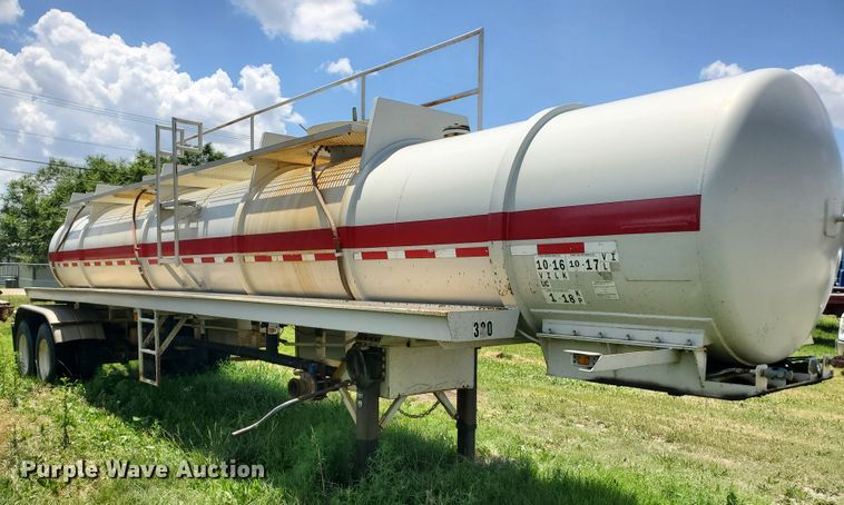 1979 Halliburton tank trailer in Hays, KS | Item HK9107 sold | Purple Wave