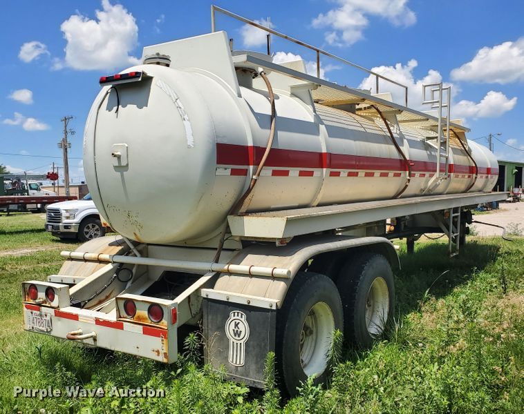 1979 Halliburton tank trailer in Hays, KS | Item HK9107 sold | Purple Wave