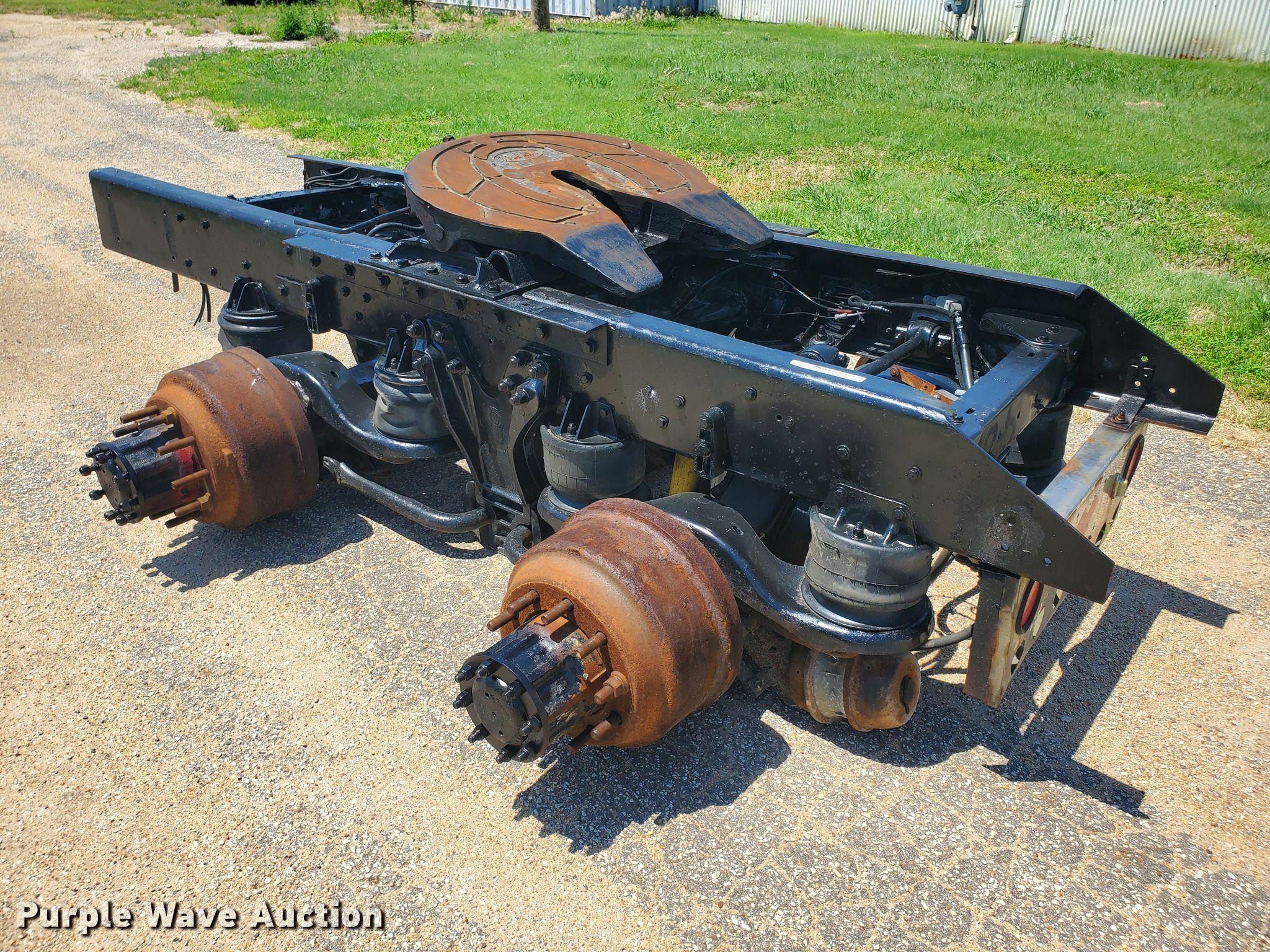 1996 Kenworth rear axle in Russell, KS | Item HK9076 sold | Purple Wave