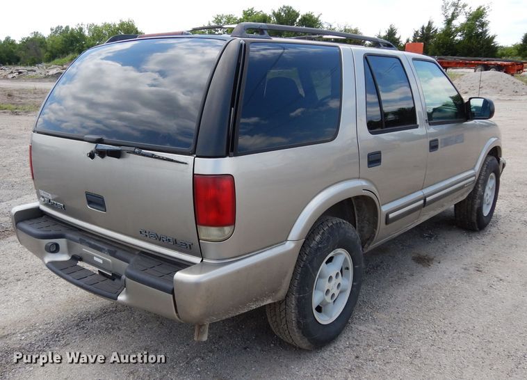 2000 Chevrolet Blazer SUV in Paola, KS | Item DF4085 sold | Purple Wave
