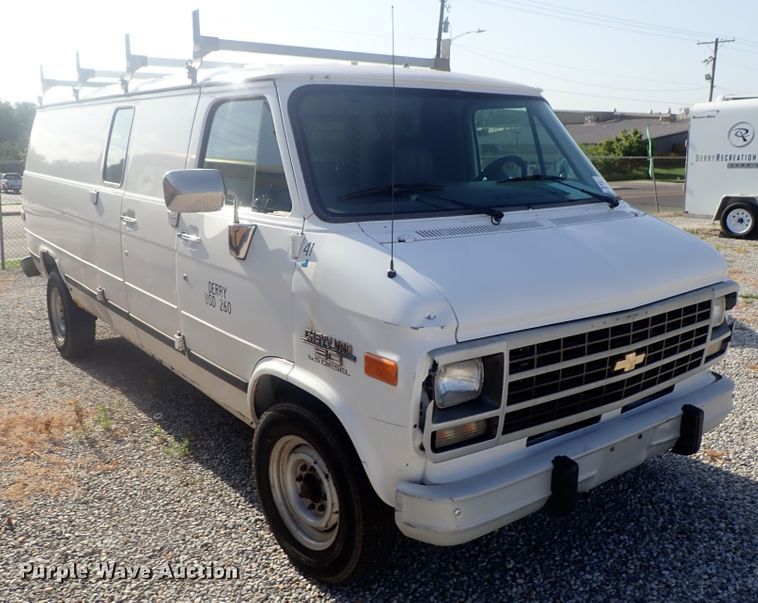 1995 Chevrolet G30 van in Derby, KS | Item DG2303 sold | Purple Wave