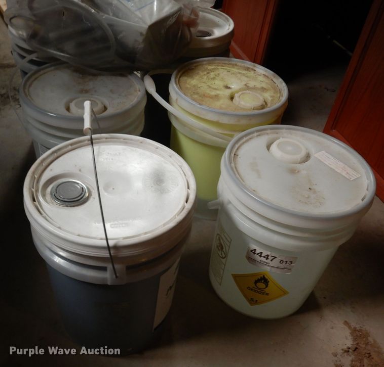 Knight One-Shot dispenser in Manhattan, KS | Item HV9415 sold | Purple Wave