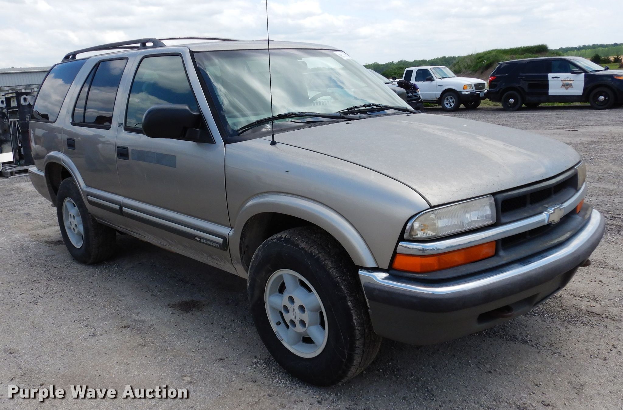 2000 Chevrolet Blazer SUV in Paola, KS | Item DF4085 sold | Purple Wave