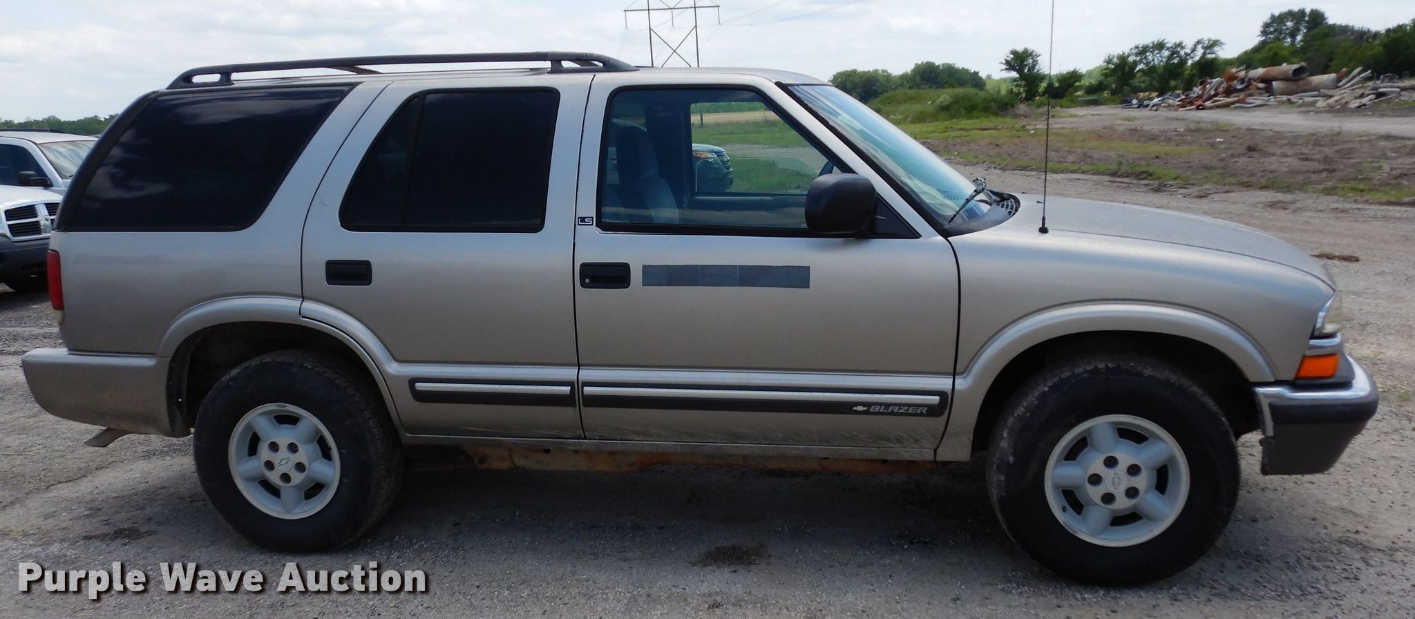 2000 Chevrolet Blazer SUV in Paola, KS | Item DF4085 sold | Purple Wave