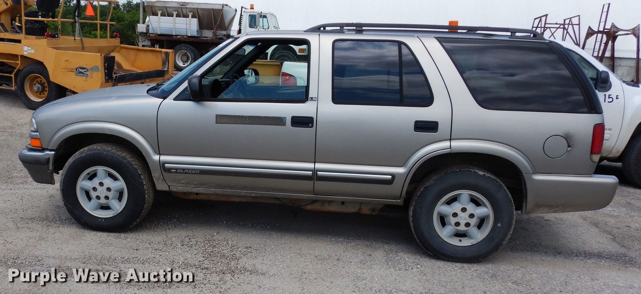 2000 Chevrolet Blazer SUV in Paola, KS | Item DF4085 sold | Purple Wave