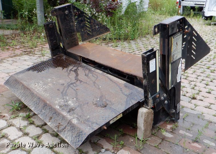 Thieman 15RM end gate lift in Moscow Mills, MO | Item DH1065 sold ...